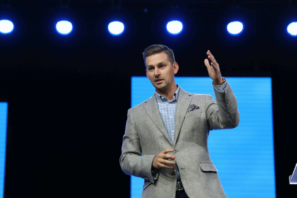 Texas Baptists hear message on revival, honor David Hardage, collect offering for hunger relief ...